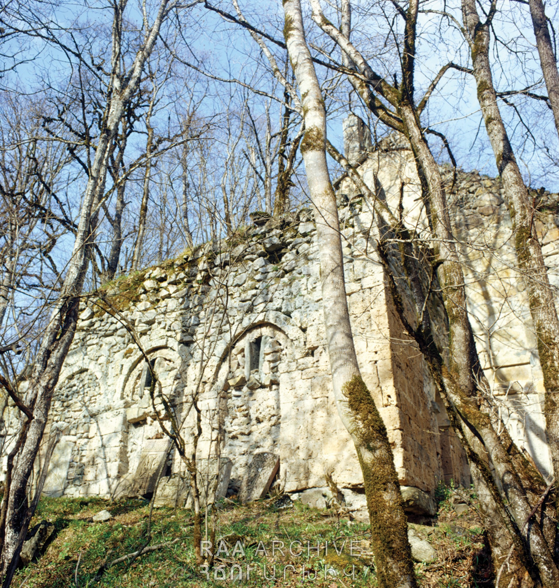 Koshik Anapat Monastery :: ARTSAKH HISTORICAL MONUMENTS